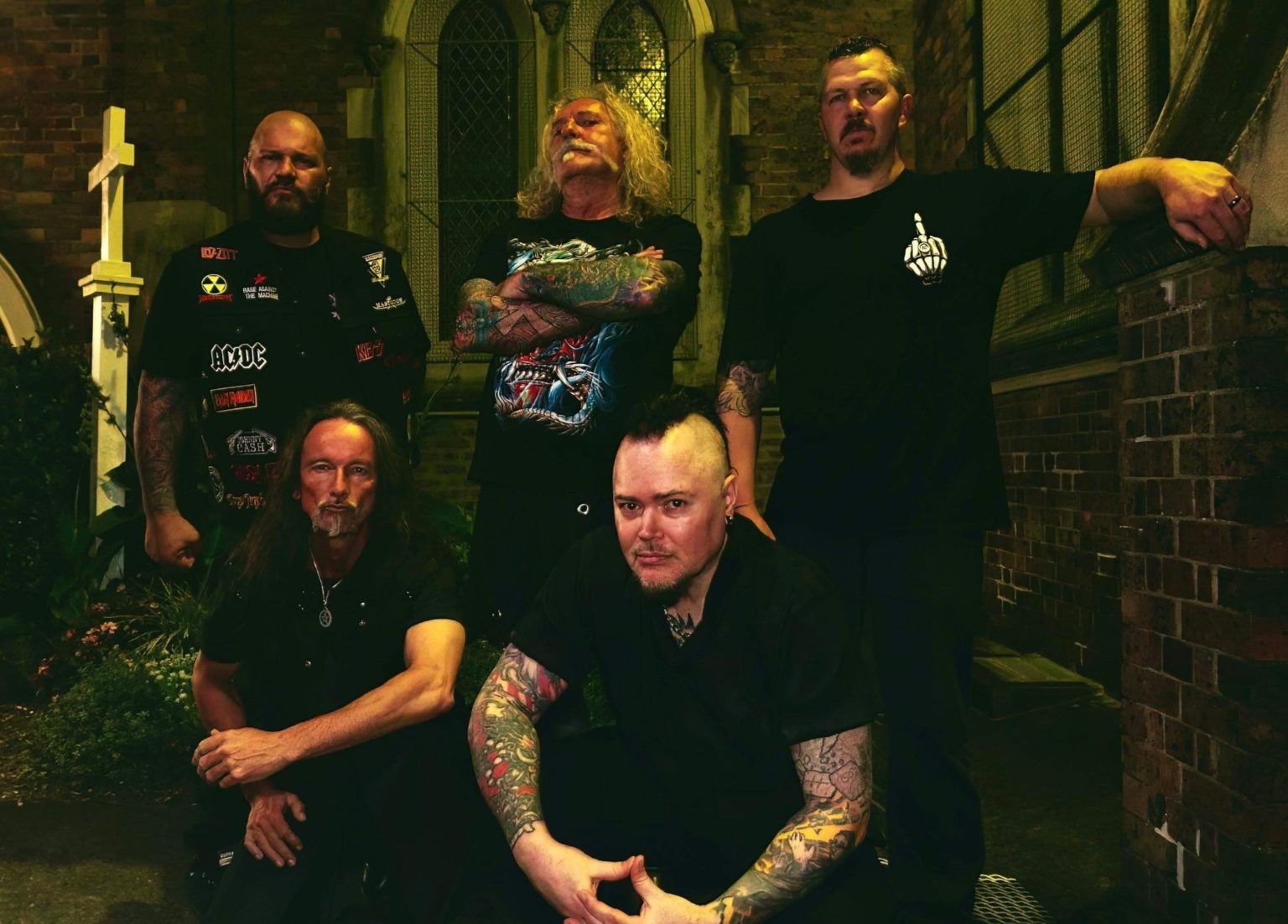 DREAMKILLERS Have VINNIES DIVE BAR In Their Sights | HEAVY Magazine