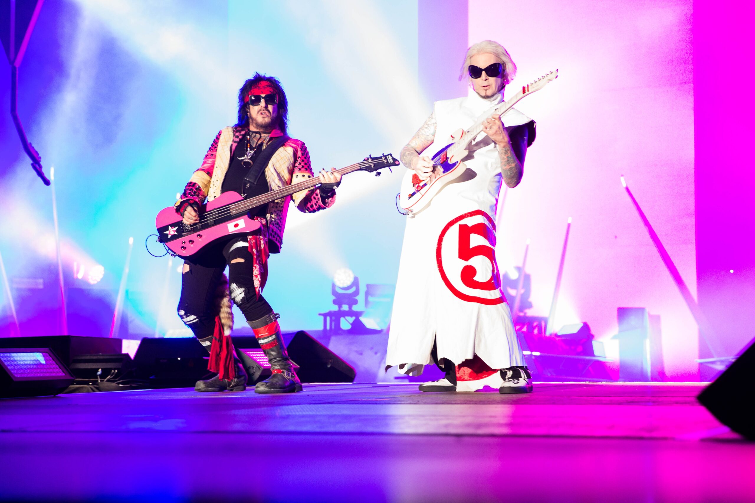 MOTLEY CRUE & DEF LEPPARD: Suncorp Stadium 08//11/23 | HEAVY Magazine