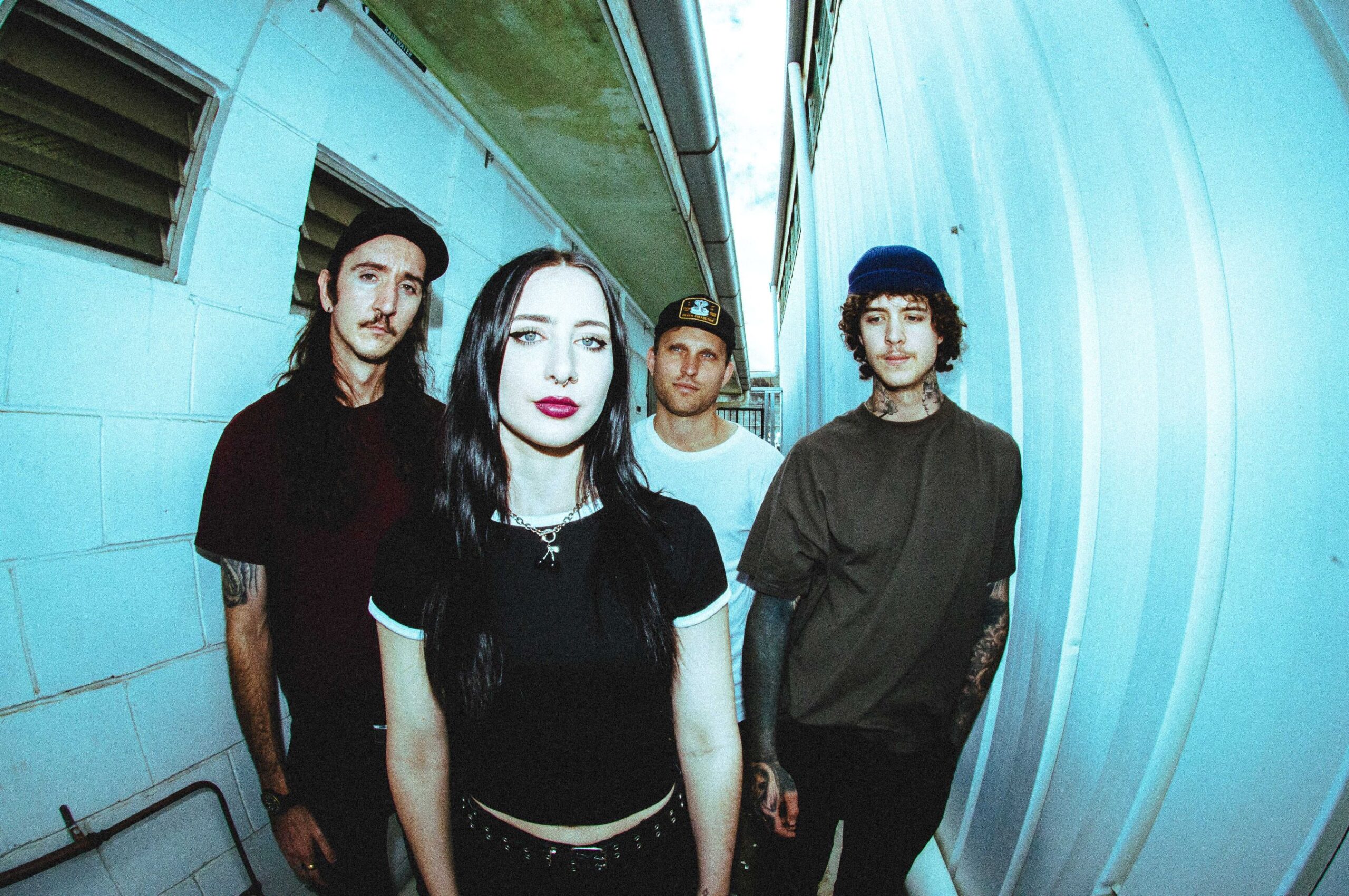 BAD NEIGHBOUR Share New Single 'The Middle' | HEAVY Magazine