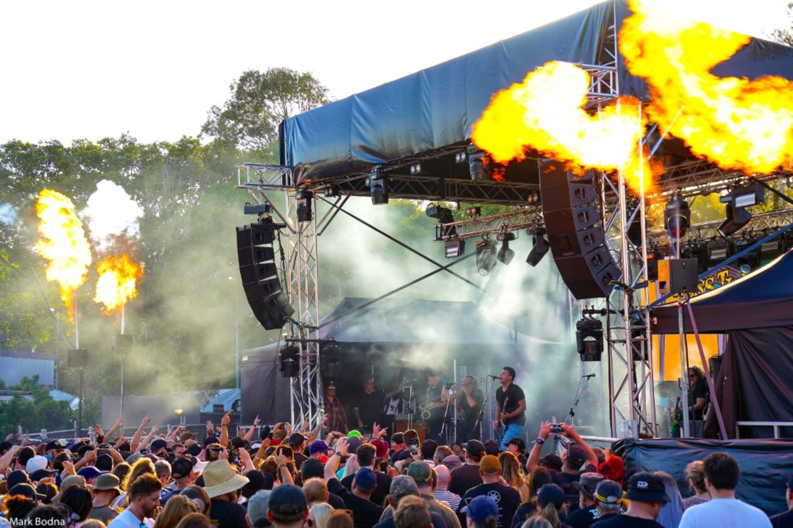 HOTTER THAN HELL: Nudgee Beach Hotel 03/11/2024 | HEAVY Magazine