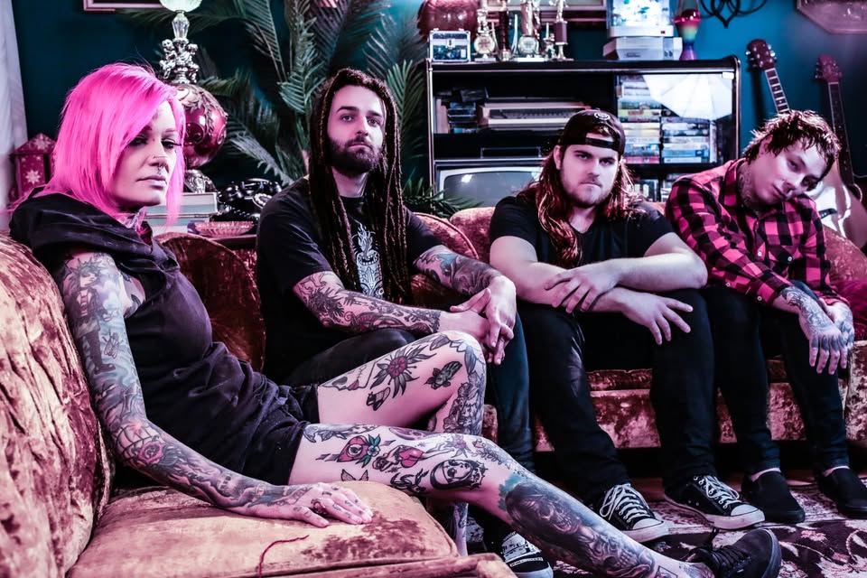 HOLLOW ONES Unleash New Single 'Loathe' | HEAVY Magazine
