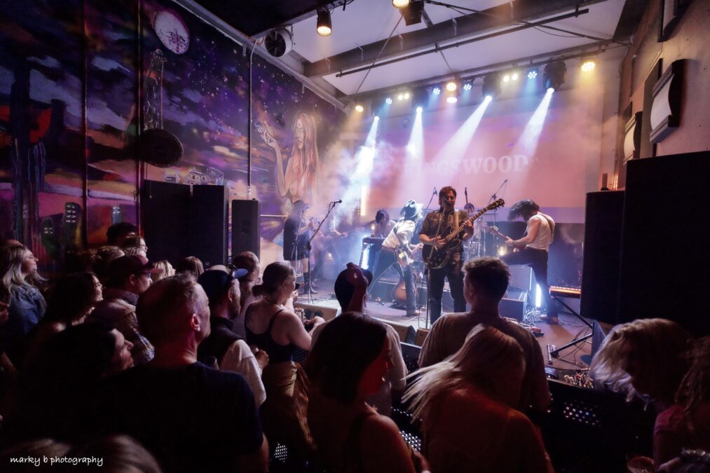 KINGSWOOD Photo Gallery: MO'S DESERT CLUBHOUSE 28/08/25 | HEAVY Magazine