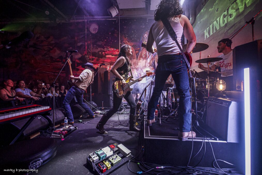 KINGSWOOD Photo Gallery: MO'S DESERT CLUBHOUSE 28/08/25 | HEAVY Magazine