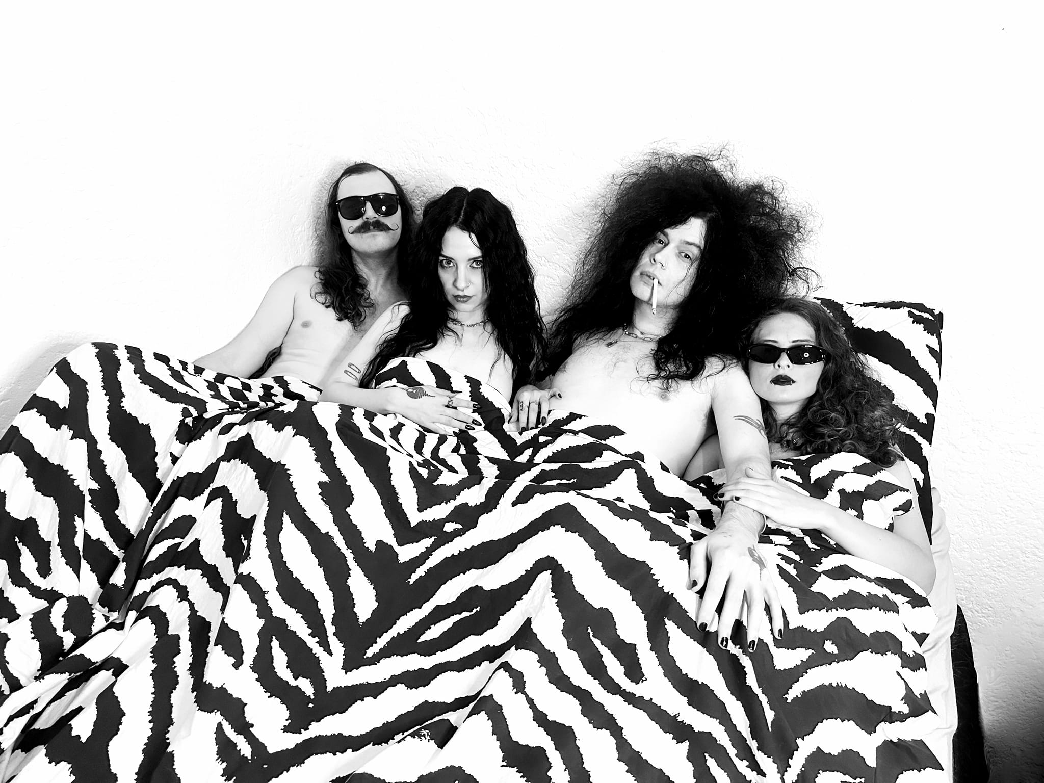 THE MEDICINE DOLLS Return With Daring New Single 'Tip The Waitress ...